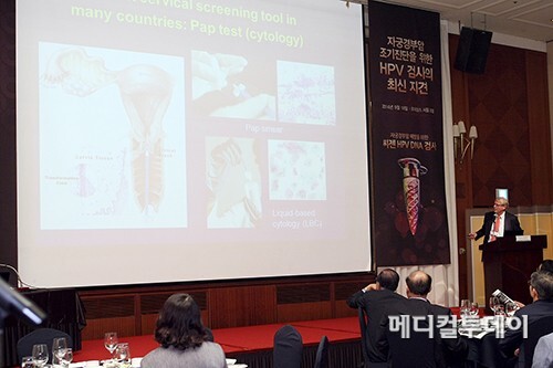 [포토] 심포지엄 참석한 Chris Meijer 박사